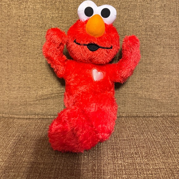 Sesame Street | Toys | Sesame Street Elmo Sweet Kisses Plush Talking ...